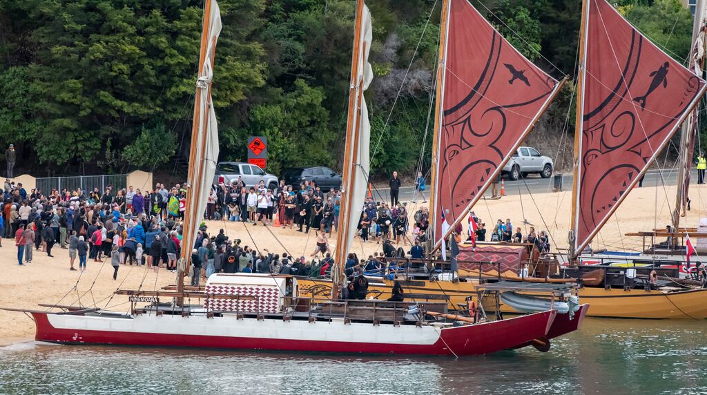 ‘Awe-inspiring’: Dawn arrival of fleet opens waka hourua festival – Te ...